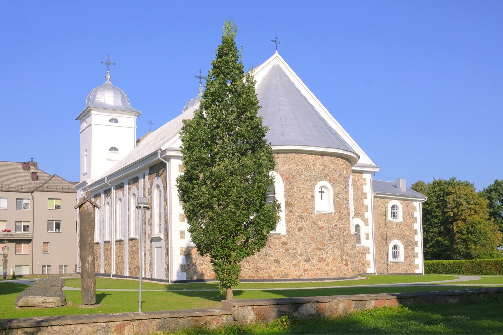 Skoda Holy Trinity Church with stone apse - redzet.lv