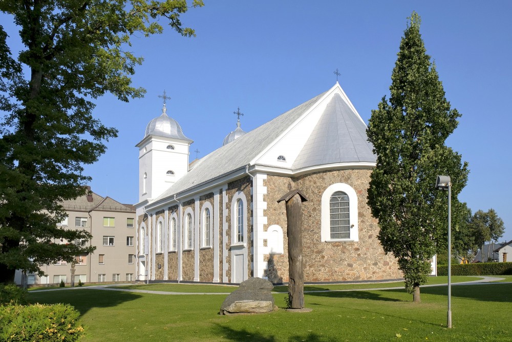 Skoda Holy Trinity Church with stone apse - redzet.lv