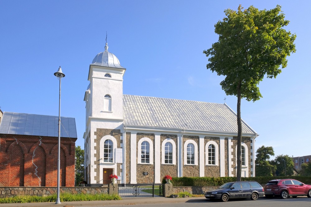 Skoda Holy Trinity Church with stone apse - redzet.lv
