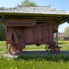 Ransomes Sims & Jefferies mobile threshing machine - redzet.lv